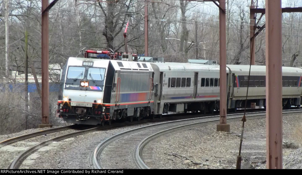 Train 6639 Rounding the Curve